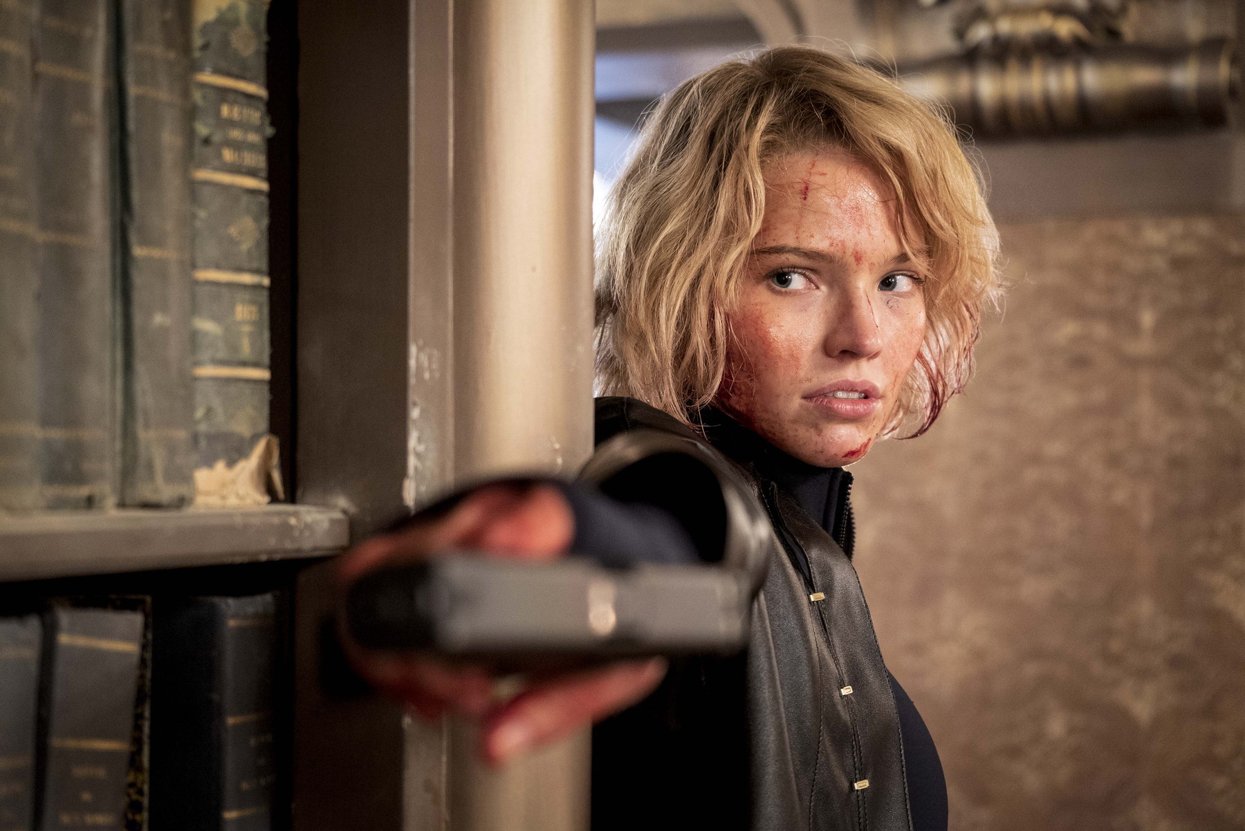 リュック・ベッソン最新作『ANNA／アナ』公開決定&場面写真解禁！ | CINEMAS＋